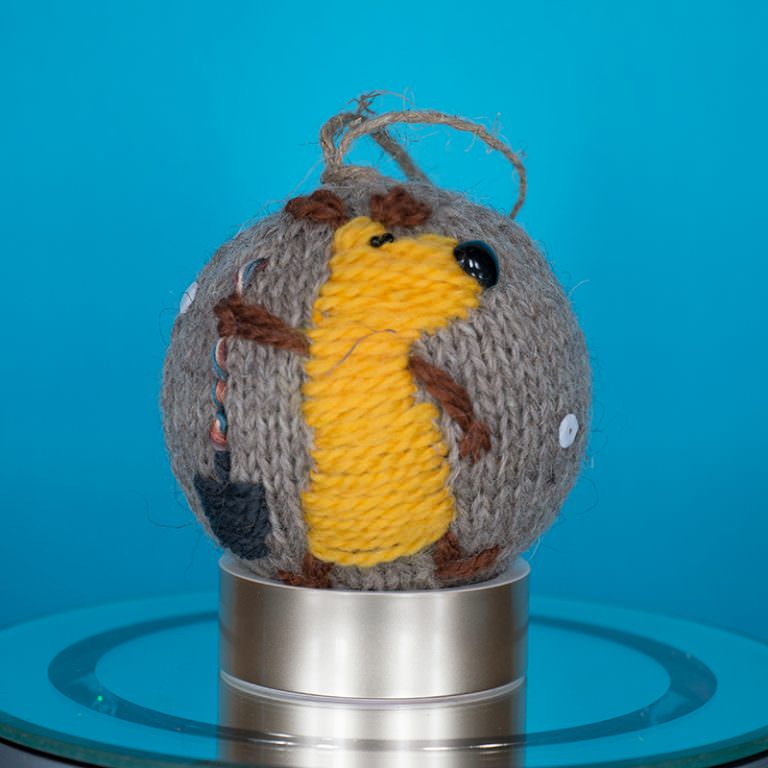 Вязаные шарики с собаками — Новогодние/ Рождественские елочные игрушки